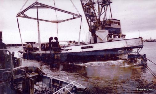 1998 Toroa refloated on second attempt – Steam Ferry Toroa